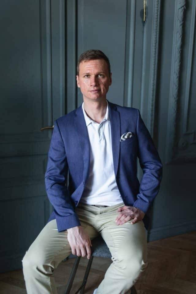 How To Wear Khaki Pants With Blue Blazers (Outfits, Tips) • Ready Sleek